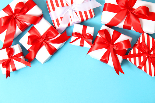 Set Kotak Hadiah Yang Dibungkus Dengan Indah Pada Tampilan Atas Latar ... Set Kotak Hadiah Yang Dibungkus Dengan Indah Pada Tampilan Atas Latar ...