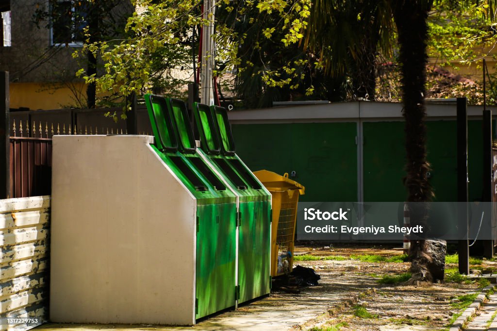Pengelolaan Sampah Memilah Sampah Sebelum Dibuang Di Tempat Sampah ... Pengelolaan Sampah Memilah Sampah Sebelum Dibuang Di Tempat Sampah ...