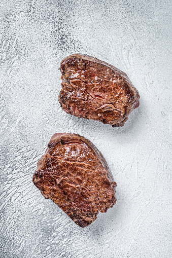 Fillet Mignon Panggang Atau Steak Daging Sapi Tenderloin Di Atas Meja