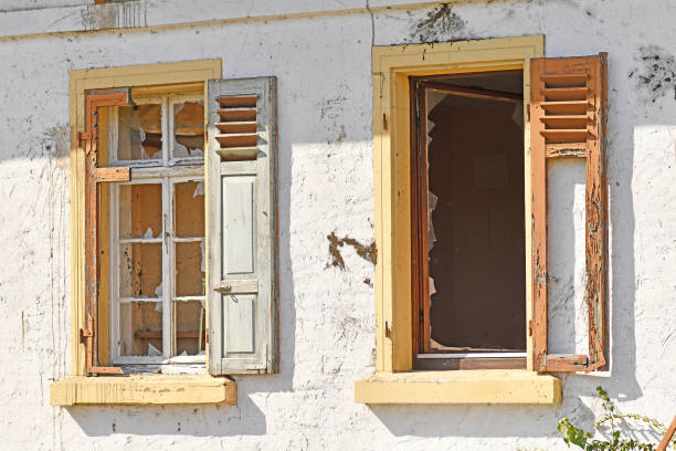 Free picture: Two decay broken windows of abandoned house