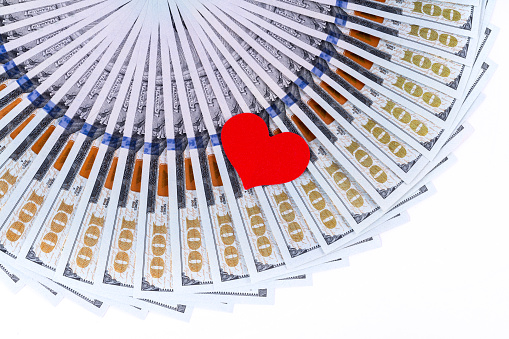 Un Pequeño Corazón Simbólico Se Encuentra En Los Billete De 100 Foto de ... Un Pequeño Corazón Simbólico Se Encuentra En Los Billete De 100 Foto de ...