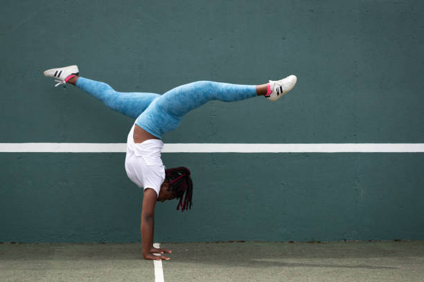 Handstand Pictures [HQ] | Download Free Images on Unsplash