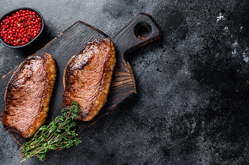 Bbq Grilled Top Sirloin Cap Atau Steak Picanha Di Atas Talenan Kayu