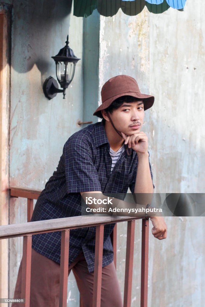 Bocah Remaja Indonesia Berdiri Dan Bersantai Di Luar Ruangan Foto Stok ... Bocah Remaja Indonesia Berdiri Dan Bersantai Di Luar Ruangan Foto Stok ...
