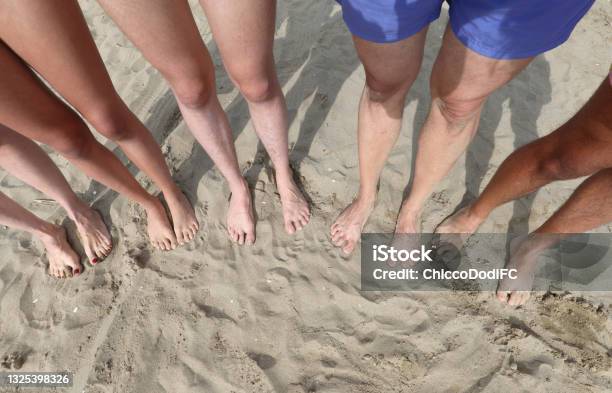 Photo Libre De Droit De Dix Jambes Et Pieds Dune Famille De Cinq