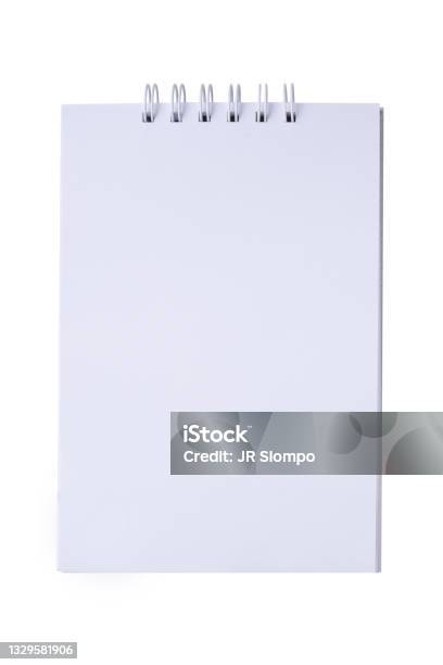 Notepad Kosong Dengan Pengikatan Spiral Terisolasi Pada Latar Belakang
