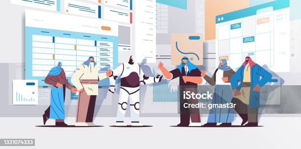 Robot Dengan Pebisnis Arab Menganalisis Grafik Statistik Dan Memetakan