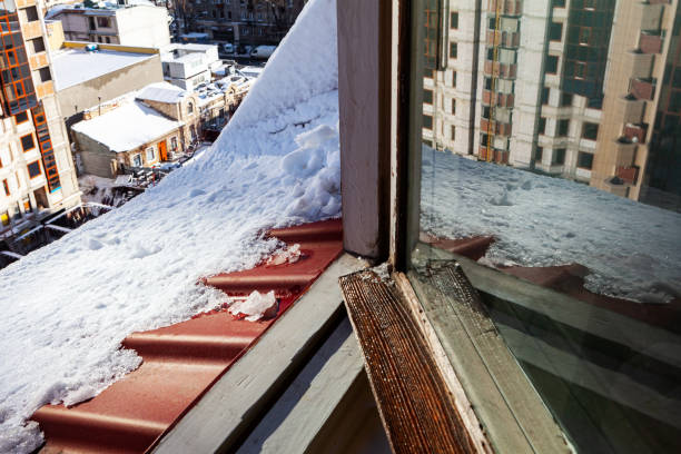 Free picture: Wet flat rooftop of building with melting snow
