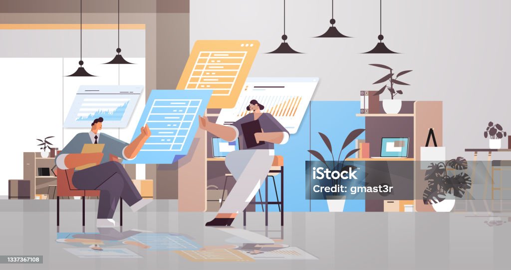 Tim Pebisnis Menganalisis Data Statistik Di Papan Virtual Yang Sukses