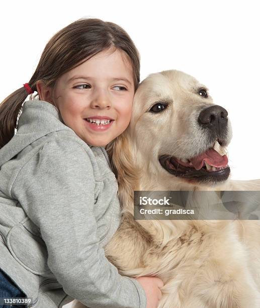 Niño Con Su Perro Labrador Dorado Foto De Stock Y Más Banco De Imágenes