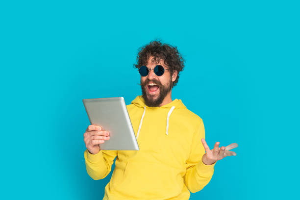 Man With Tablet Pictures | Download Free Images on Unsplash