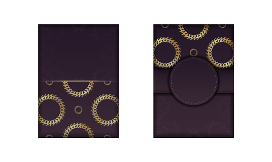 Template Kartu Pos Dalam Warna Burgundy Dengan Pola Emas Yunani Untuk