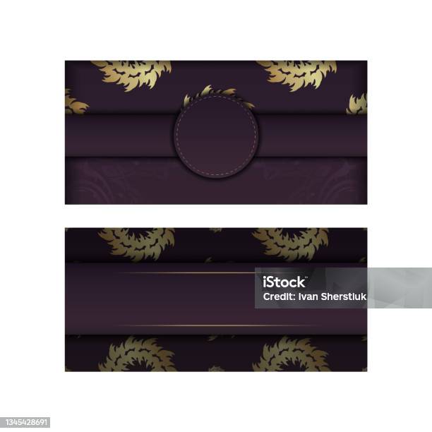 Brosur Ucapan Selamat Template Dalam Warna Burgundy Dengan Pola Emas