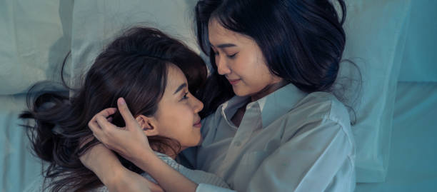 100 Fotos Bilder Und Lizenzfreie Bilder Zu Japanese Lesbian Kissing