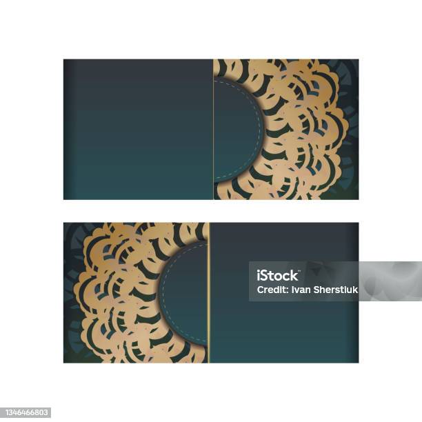 Template Flyer Dengan Warna Hijau Gradien Dengan Pola Emas Abstrak