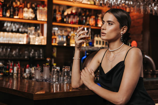 6.400+ Mujer Whisky Fotografías de stock, fotos e imágenes libres de ... 6.400+ Mujer Whisky Fotografías de stock, fotos e imágenes libres de ...
