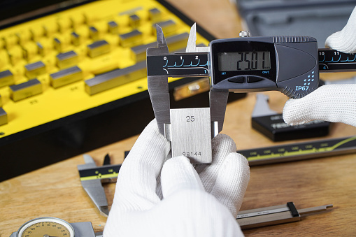 Vernier Kaliper Dan Skala Foto Stok - Unduh Gambar Sekarang - Alat ... Vernier Kaliper Dan Skala Foto Stok - Unduh Gambar Sekarang - Alat ...