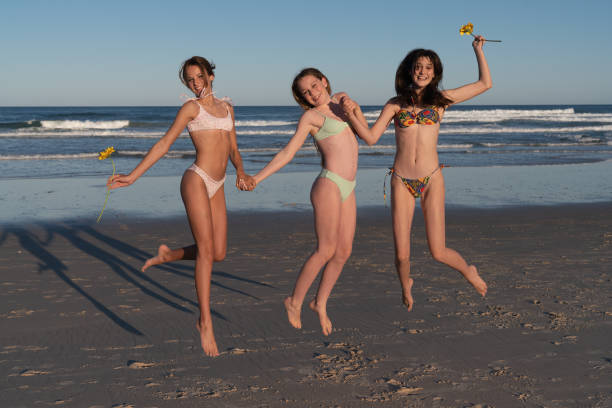 Более 13 000 работ на тему «preteen Girl On A Beach стоковые фото