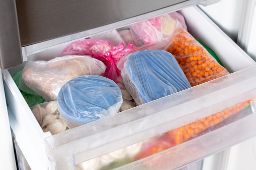 Makanan Beku Di Dalam Freezer Sayuran Beku Sup Makanan Siap Saji Di Rak