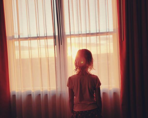 30k+ Girl Looking Out Window Pictures | Download Free Images on Unsplash