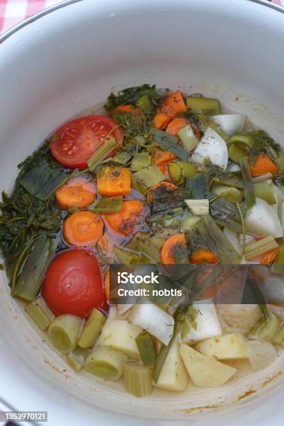 Sup Sayuran Bervariasi Yang Dimasak Dalam Panci Makanan Porsi Foto Stok