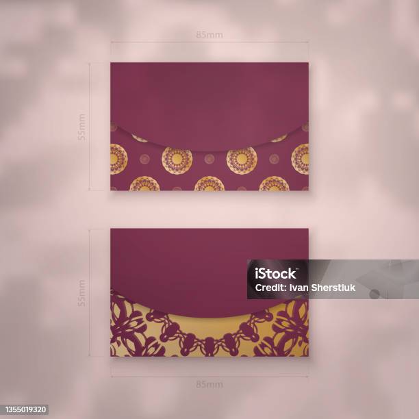 Kartu Nama Burgundy Dengan Ornamen Emas Antik Untuk Merek Anda