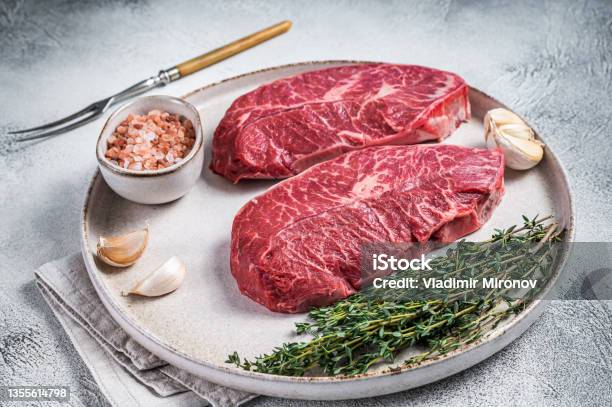 Raw Oyster Top Blade Atau Steak Daging Sapi Panggang Besi Datar Di Atas