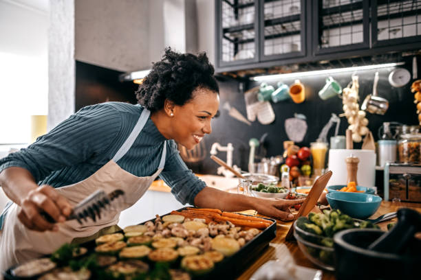 1K+ Woman Cooking Pictures | Download Free Images on Unsplash