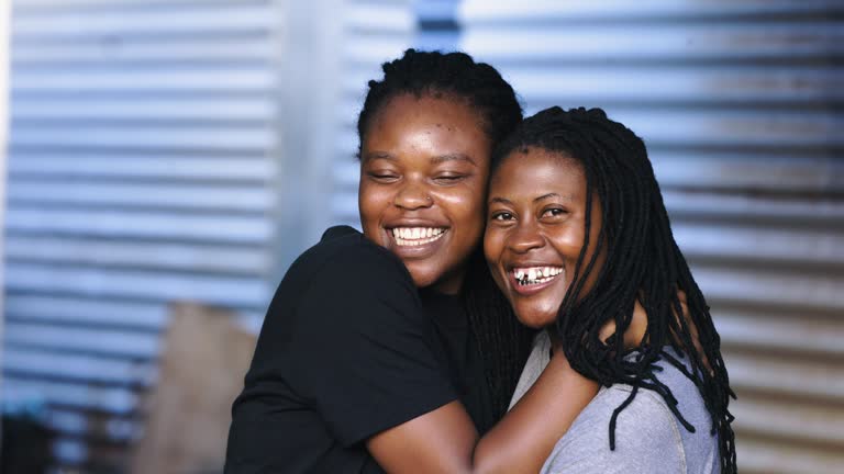 33 900 項lesbian影片檔和免版稅片段 Istock