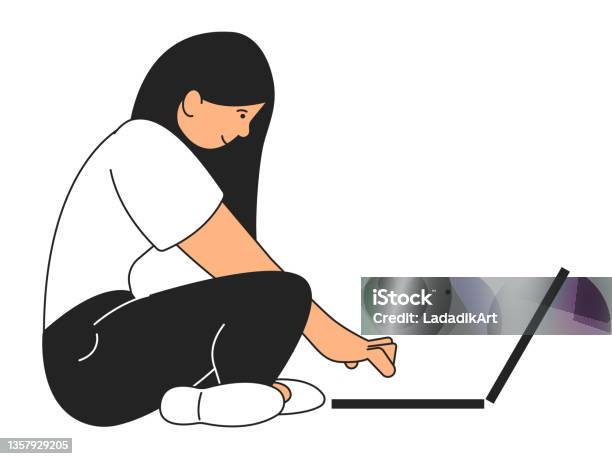 Wanita Muda Duduk Di Lantai Dengan Laptop Gadis Yang Bekerja Di ... Wanita Muda Duduk Di Lantai Dengan Laptop Gadis Yang Bekerja Di ...