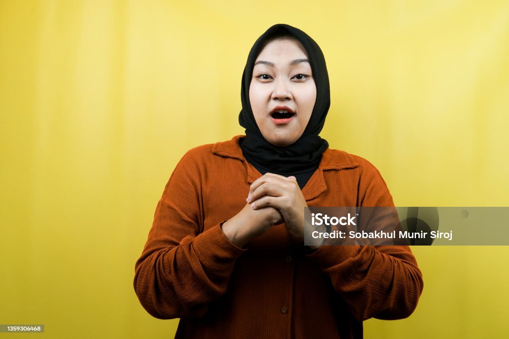 Wanita Muda Muslim Asia Yang Cantik Terkejut Terkejut Ekspresi Wow ... Wanita Muda Muslim Asia Yang Cantik Terkejut Terkejut Ekspresi Wow ...