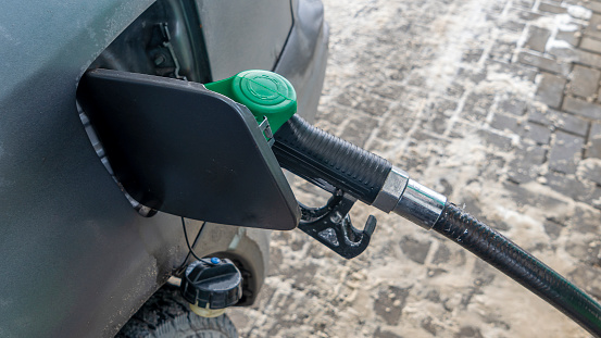 Pengisian Pompa Bensin Nozzle Gas Memompa Gas Ke Dalam Mobil Pengisian