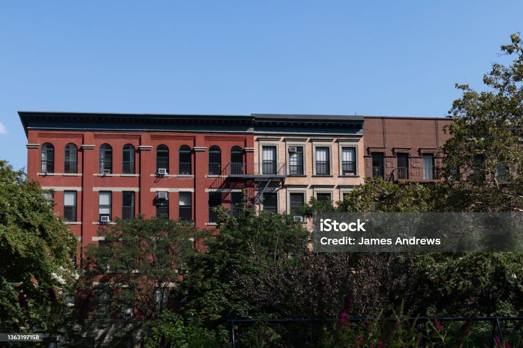 Deretan Bangunan Apartemen Bata Tua Berwarnawarni Di Harlem New York