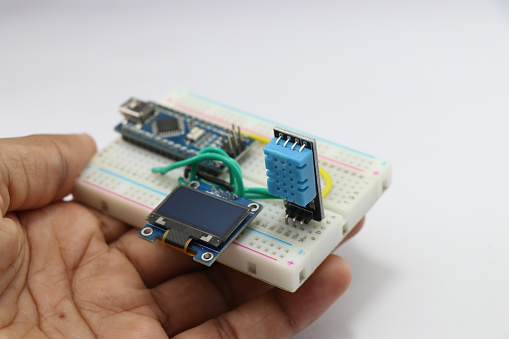 Foto De Módulo De Sensoriamento De Umidade E Temperatura Para Projetos Arduino Com Circuito Oled