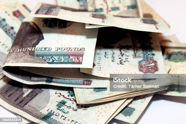 Tumpukan Dan Tumpukan Uang Kertas Uang Mesir Sebesar 100 Le Seratus ... Tumpukan Dan Tumpukan Uang Kertas Uang Mesir Sebesar 100 Le Seratus ...