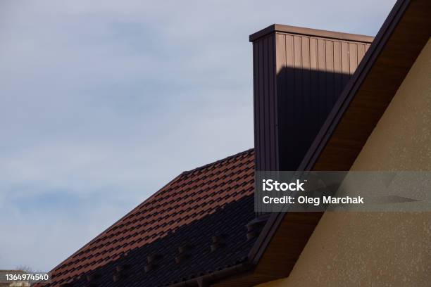 Konstruksi Atap Baru Dengan Skylight Loteng Sistem Selokan Hujan