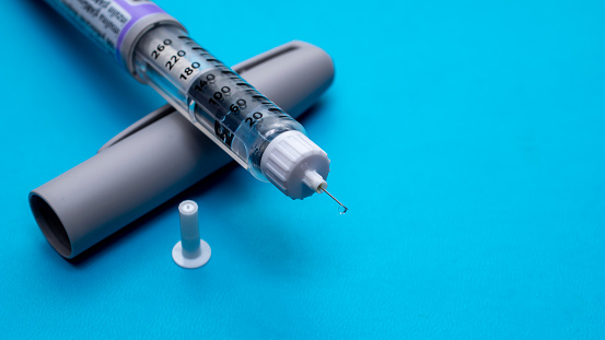 Foto De Caneta De Insulina Caneta De Insulina Cheia Com Agulha No Fundo Branco Dia Da Diabetes E