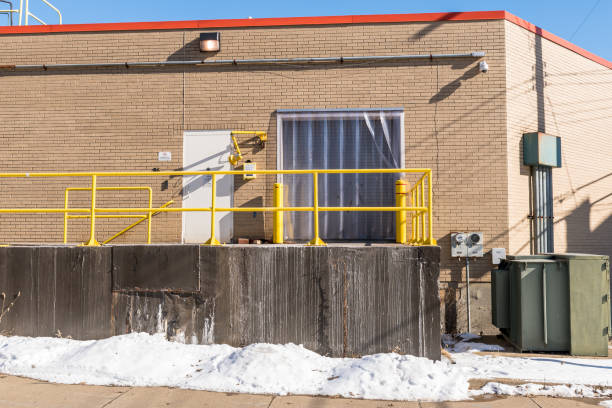 Loading Dock Pictures | Download Free Images on Unsplash