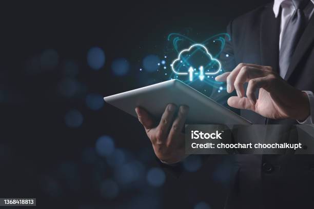 Konsep Komputasi Awan Menghubungkan Perangkat Ke Cloud Pengusaha Atau