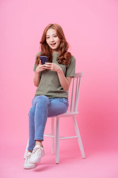 30,000+ Girl Sitting On Chair Pictures | Download Free Images on Unsplash