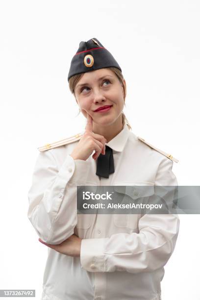 Seorang Perwira Polisi Wanita Muda Rusia Yang Cantik Dengan Seragam