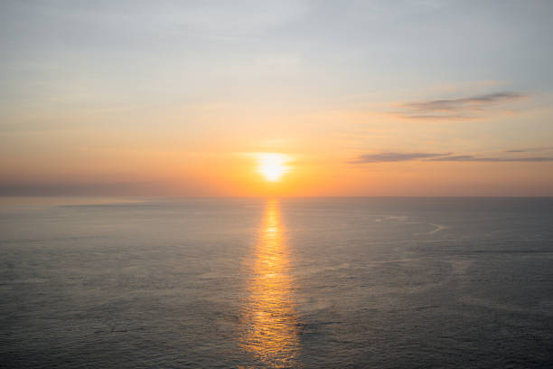 Free picture: Sunset over ocean horizon with sunrays as backlight