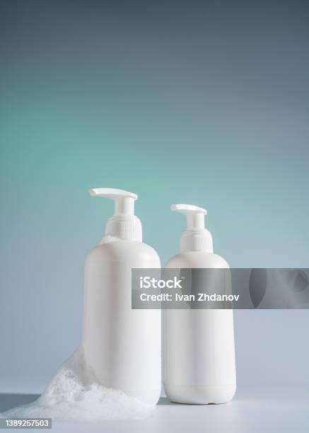 Botol Putih Kosong Untuk Sampo Mock Up Cream Jar Dengan Latar Belakang ... Botol Putih Kosong Untuk Sampo Mock Up Cream Jar Dengan Latar Belakang ...