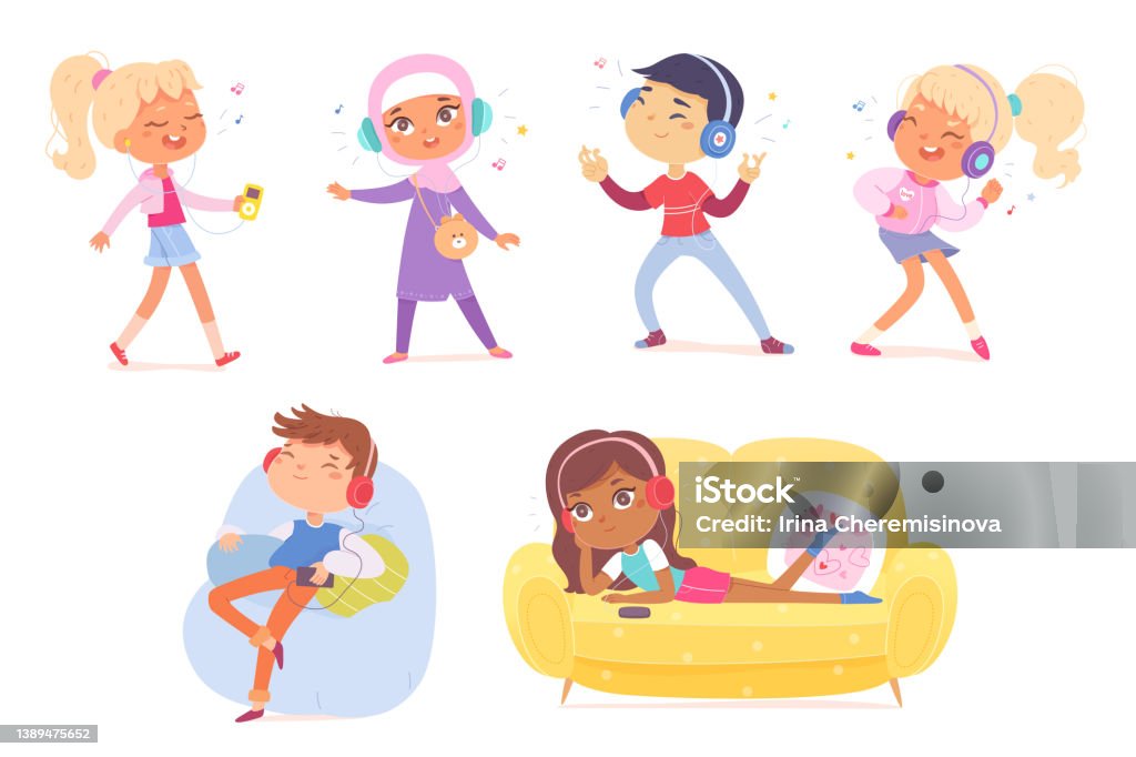 Anakanak Mendengarkan Dan Menikmati Musik Dengan Set Headphone Anak ... Anakanak Mendengarkan Dan Menikmati Musik Dengan Set Headphone Anak ...