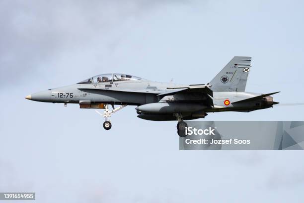 Angkatan Udara Spanyol Mcdonnell Douglas Ef18b Hornet Ce1512 Kedatangan ... Angkatan Udara Spanyol Mcdonnell Douglas Ef18b Hornet Ce1512 Kedatangan ...
