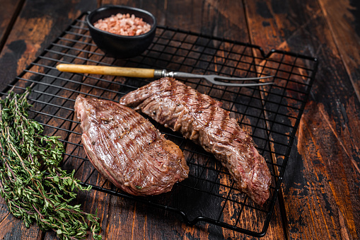 Flap Sirloin Panggang Atau Steak Daging Sapi Bavette Di Atas Griil