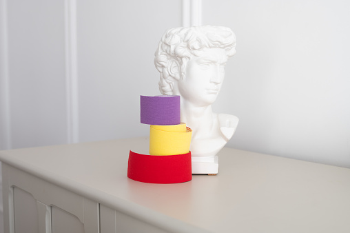 Atur Dengan Pita Kinesio Warna Yang Berbeda Kinesiologi Terapi Fisik ... Atur Dengan Pita Kinesio Warna Yang Berbeda Kinesiologi Terapi Fisik ...