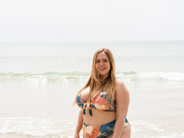 Более 160 работ на тему «curvy Beach Body стоковые фото картинки и