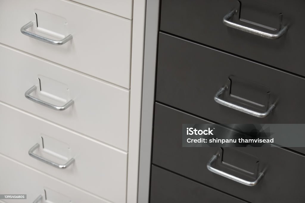 Laci Kabinet Warna Hitam Dan Putih Dari Furnitur Baja Gaya Interior