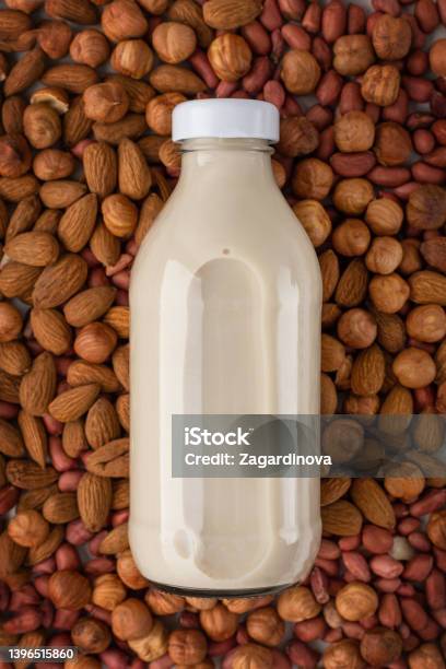 Botol Susu Bebas Laktosa Kacang Sayur Pada Kacang Foto Stok - Unduh ... Botol Susu Bebas Laktosa Kacang Sayur Pada Kacang Foto Stok - Unduh ...